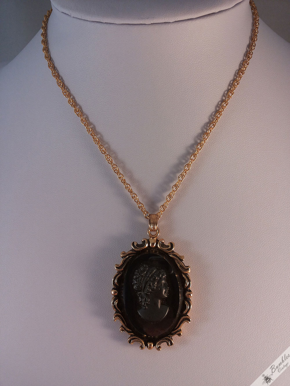 Vintage Black Cameo Necklace Gold Tone – Bumbles Vintage