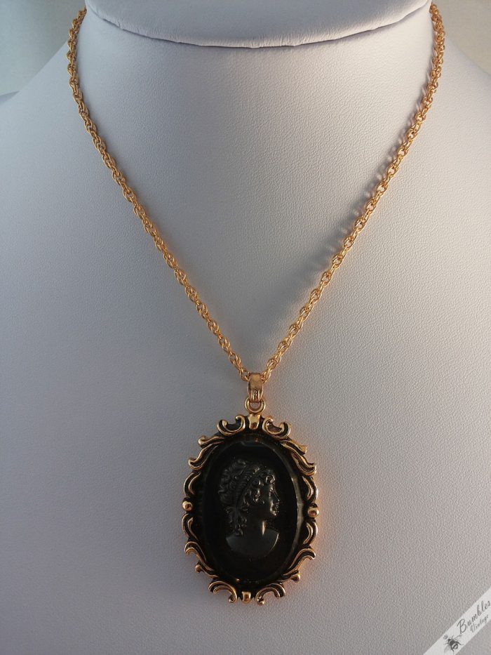 Vintage Black Cameo Necklace Gold Tone – Bumbles Vintage